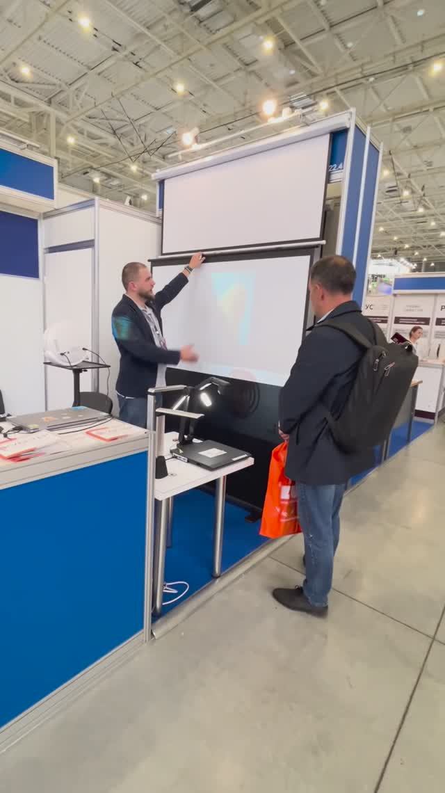 Как складывается мобильный экран-лягушка