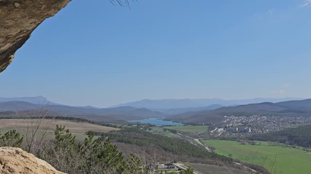 Скалы Сап-Сары-Кермен. Грот-Храм - 6, вид на партизанское водохранилище