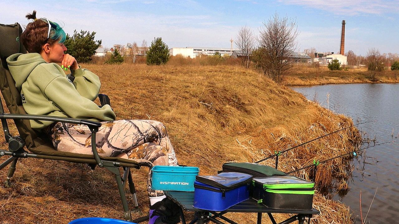 В СКРОМНОМ УГОЛКЕ ЗЕМСНАРЯДА ЛОВЛЮ НА ФИДЕР. Как ловить рыбу ранней весной?