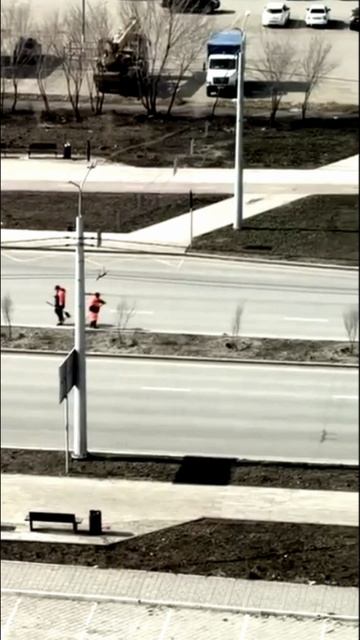 Очищают на бульваре Архитекторов