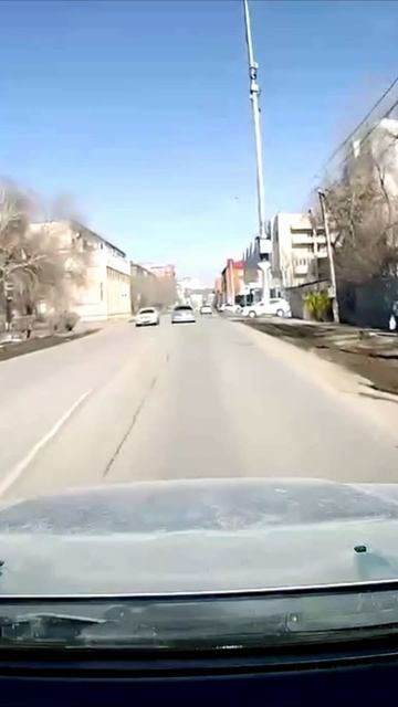 Неадекватное поведение водителя на улице Пушкина в Омске