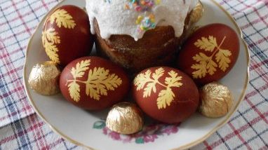 Оригинально покрасить яйца на пасху своими руками