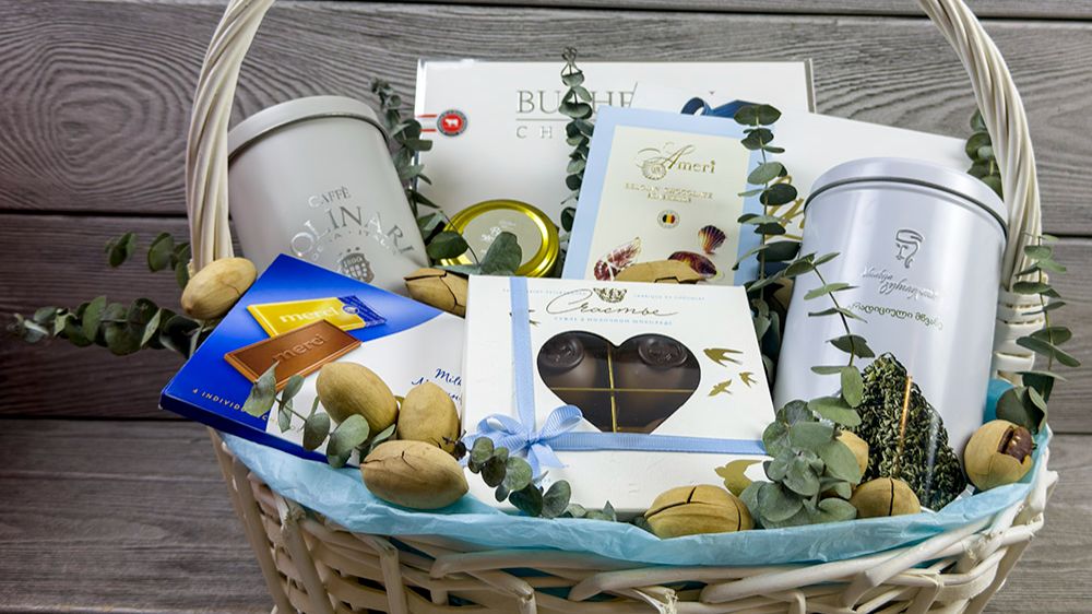 Подарочная корзина «Весеннее небо»