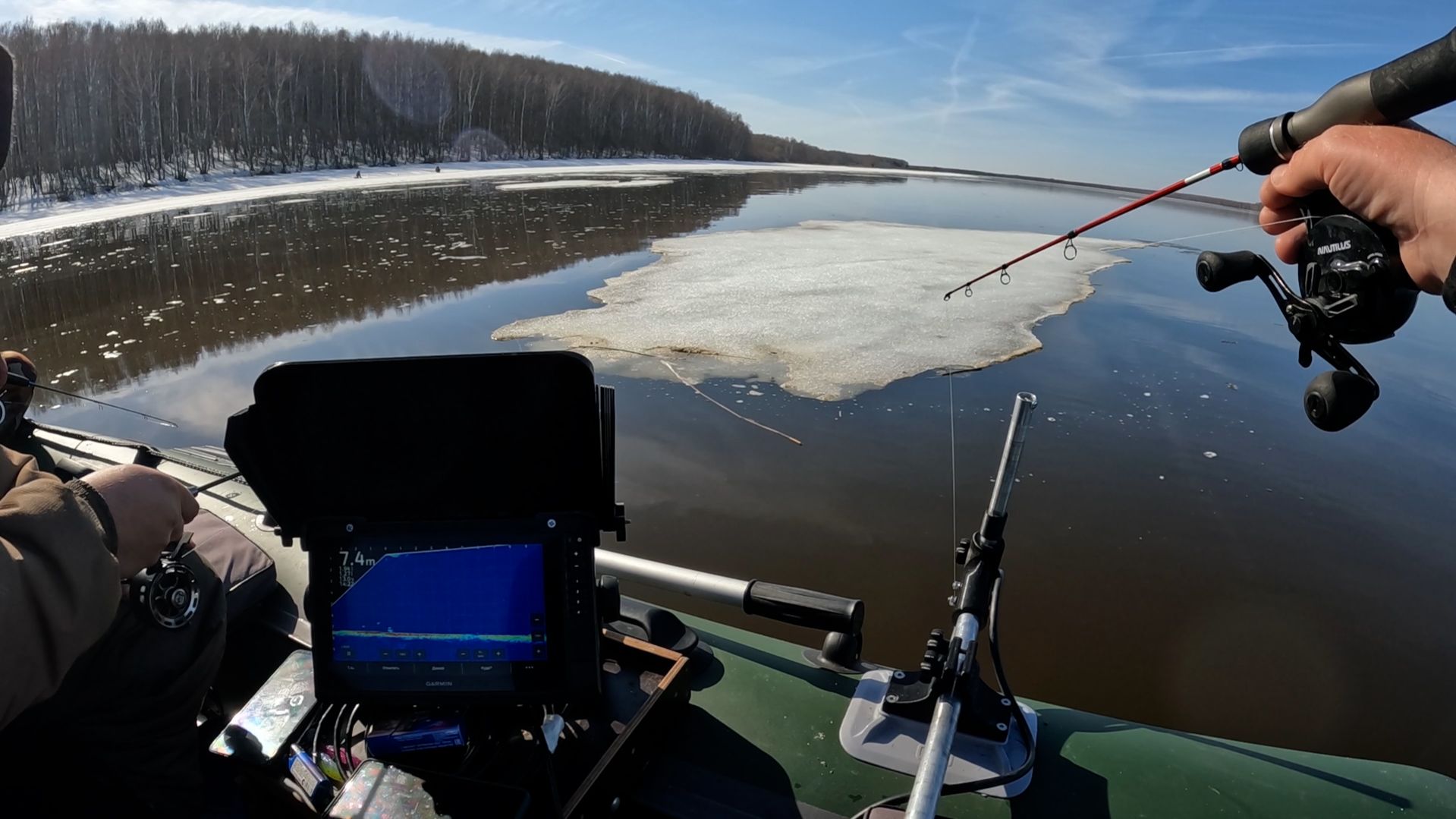 Рыбалка на спиннинг и отвес. ПОПАЛИ НА МИГРАЦИЮ РЫБЫ. Весенний жор Судака и Щуки.