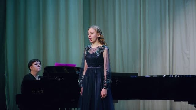 В.Моцарт - речитатив и ария Сюзанны из оперы «Свадьба Фигаро»