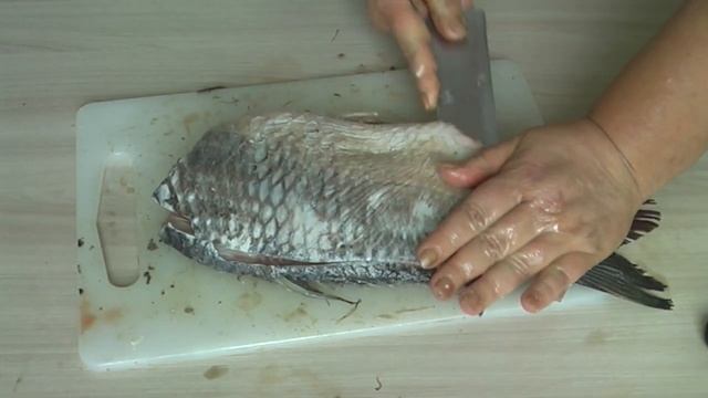 Готовим карпа на мангале 😋 Чистим карпа Соус к рыбе Вкусный карпа Рецепт приготовления рыбы