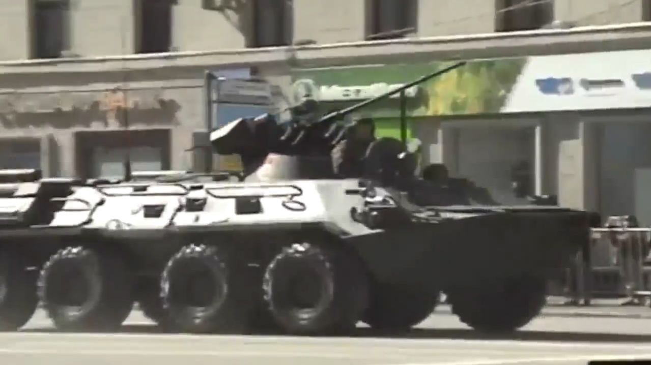 Возвращение техники с репетиции парада 7 мая 2014 года