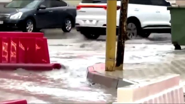 Бурные потоки во время наводнения в Дагестане