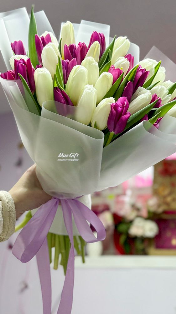 Монобукет из 37 тюльпанов / Подарки на 8 марта