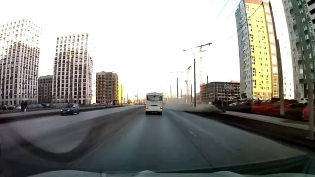 Движение на улице Крупской в Омске