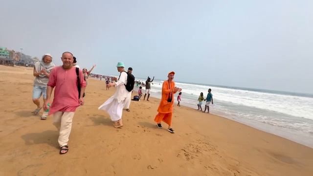 (07.03.26) Харинама на берегу Индийского океана (Пури)