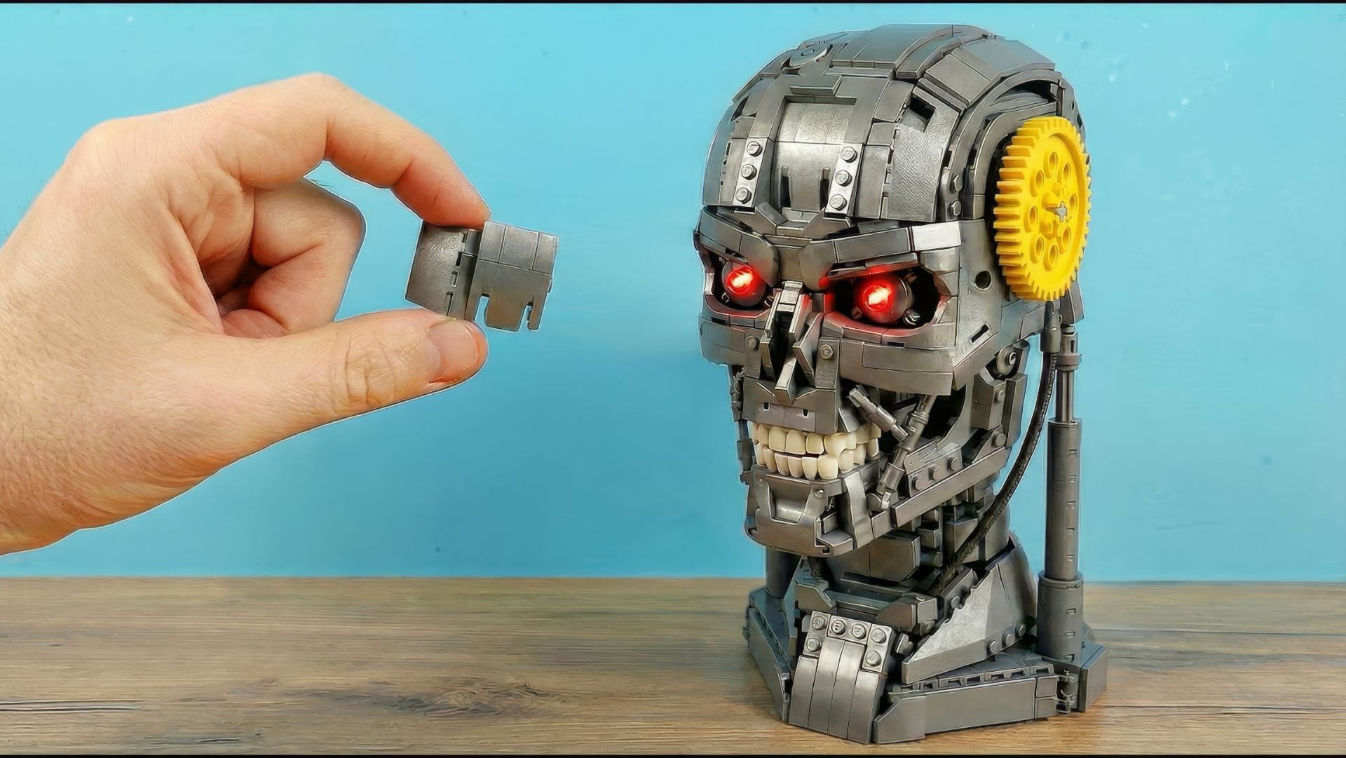Я собрал механический череп Киборга из LEGO и он ожил!