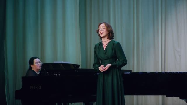 Русская народная песня в обработке В.Волкова - «Что ты жадно глядишь на дорогу»