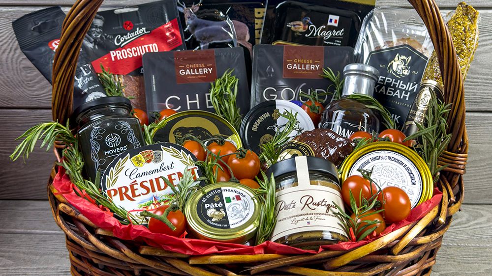 Подарочная корзина с овощами «Застолье в корзине»