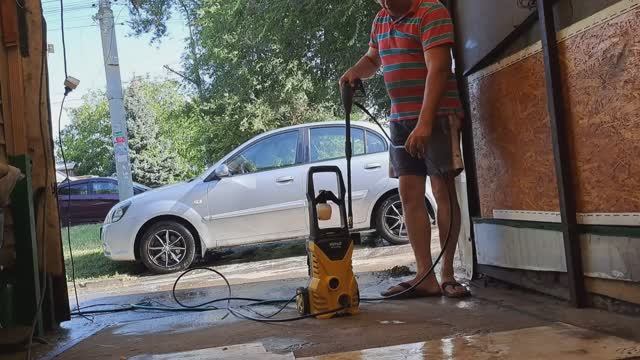 мойка высокого давления Huter за 4000 рублей