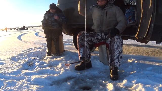 КАК ЛОВИТ КОРЮШКУ БЛЕСНА С МАГАЗИНА НА БЕЛОМ МОРЕ? ПОЕХАЛИ ПРОВЕРЯТЬ!