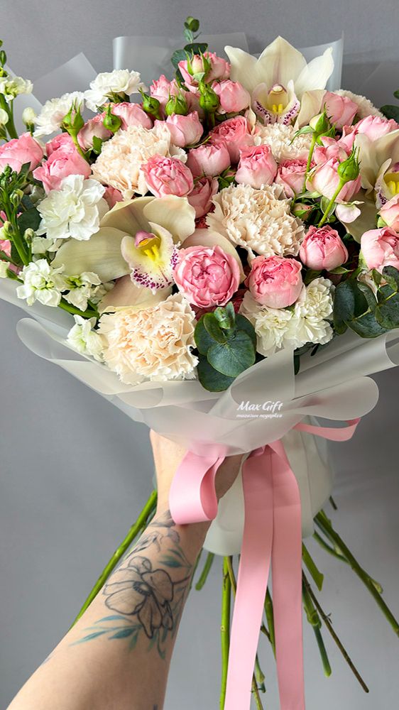 Авторский букет из цветов «Аромат любви»