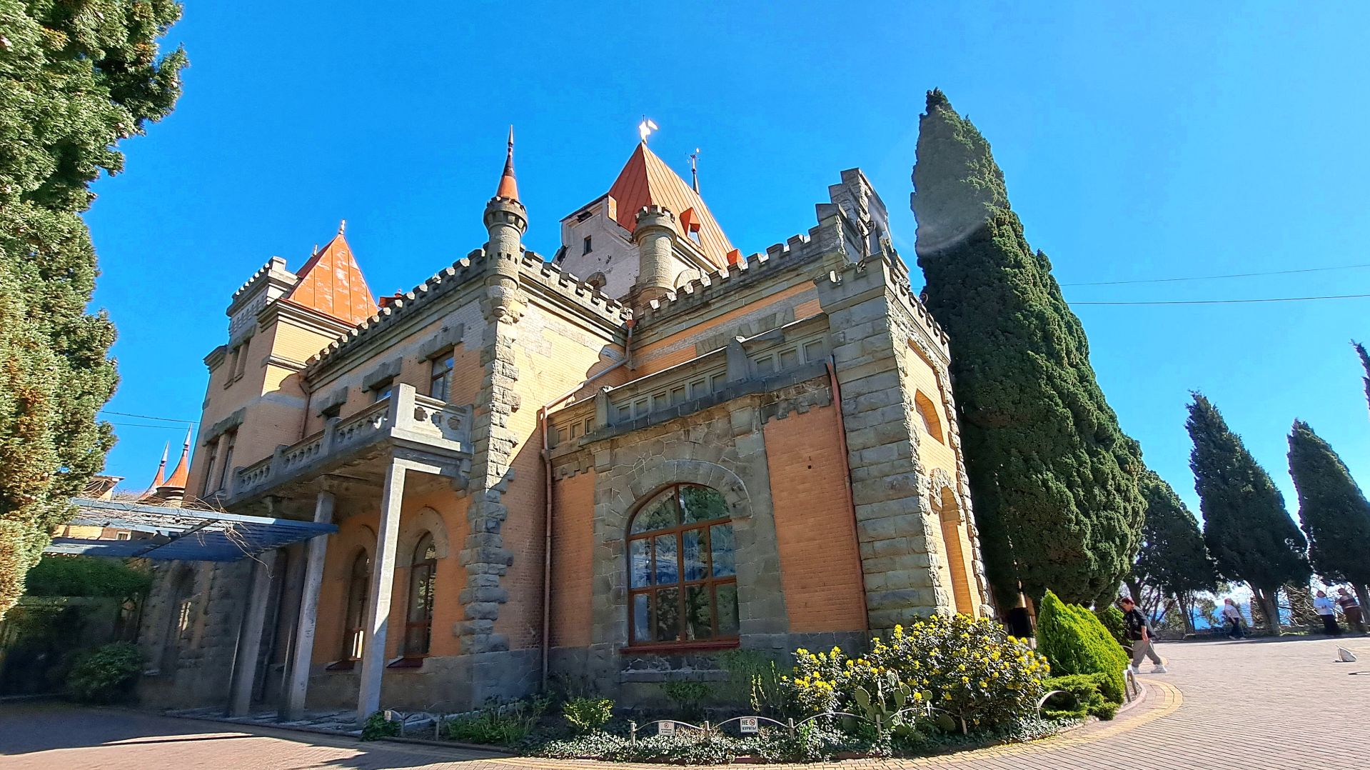 Дворец княгини Гагариной (Крым - территория санатория "Утёс")