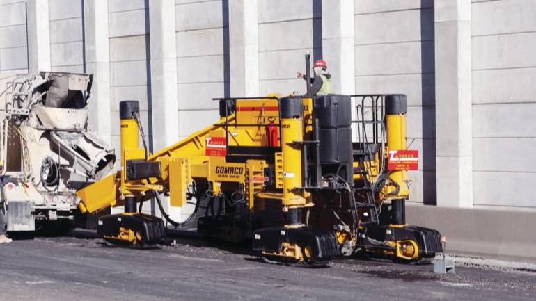 4400_ Concrete Barrier Slipforming