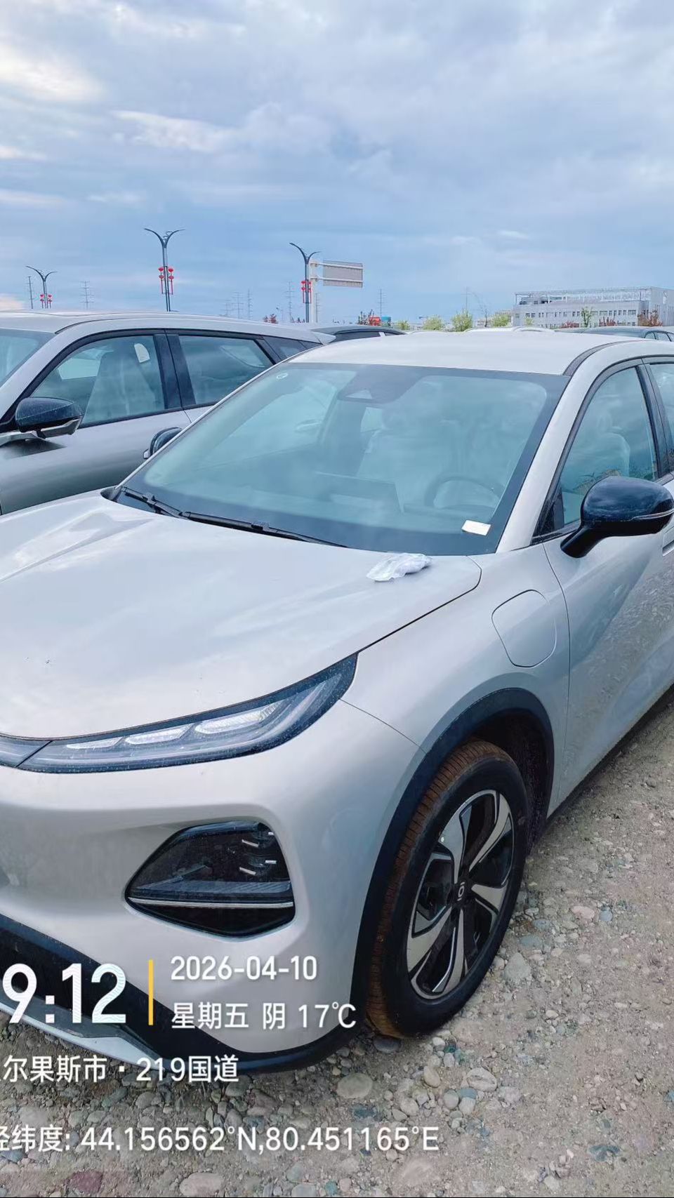 Электромобиль Changan Qiyuan Q05 едет клиенту