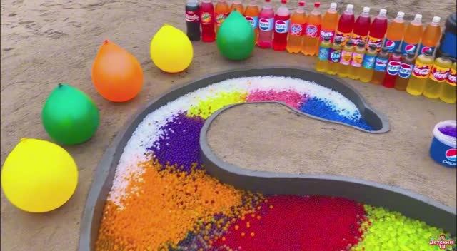 Мультики для детей | Динозавр 🦕 Ментос и газировка в шариках! Что получится?