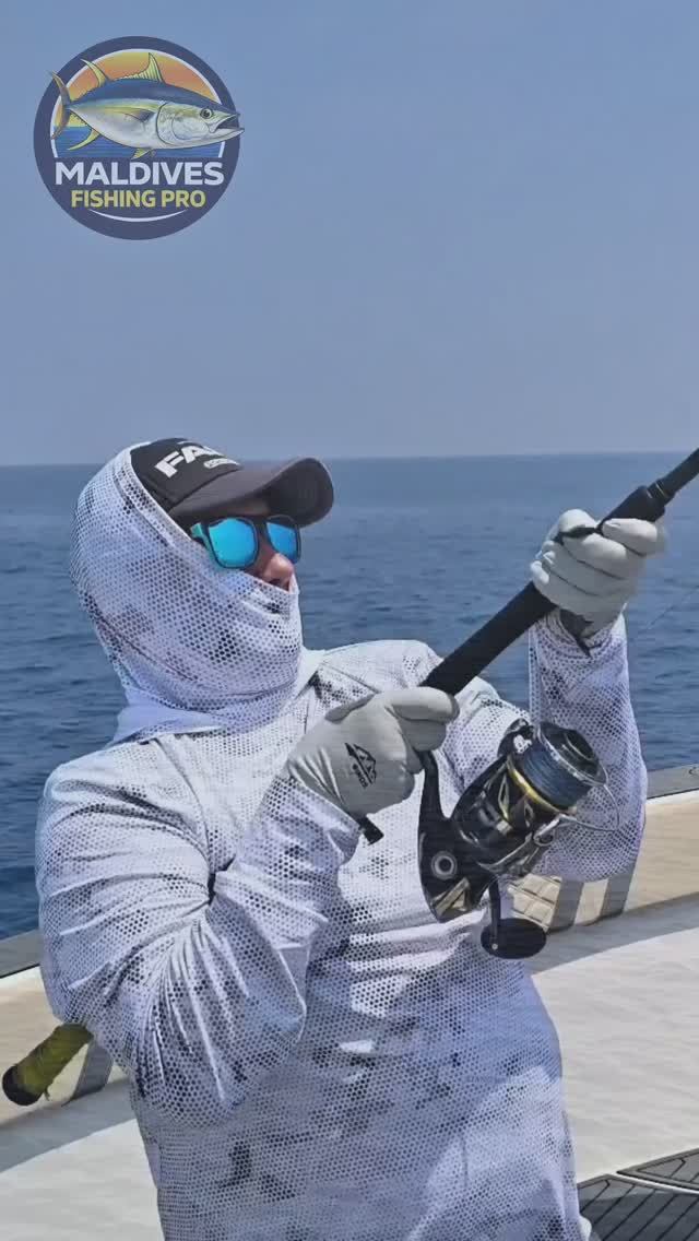 Зажигательная рыбалка в большой компании на Мальдивах