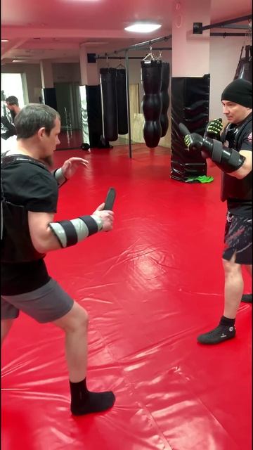 Ничто так не вносит понимание, как нож в животе - сразу осознаешь, что жизнь не всегда гладкая.