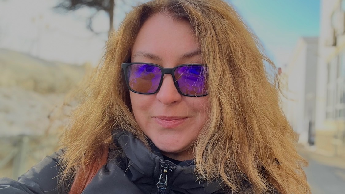 Помочь другим людям можно только одним способом - дать им в мыслях то, что они хотят