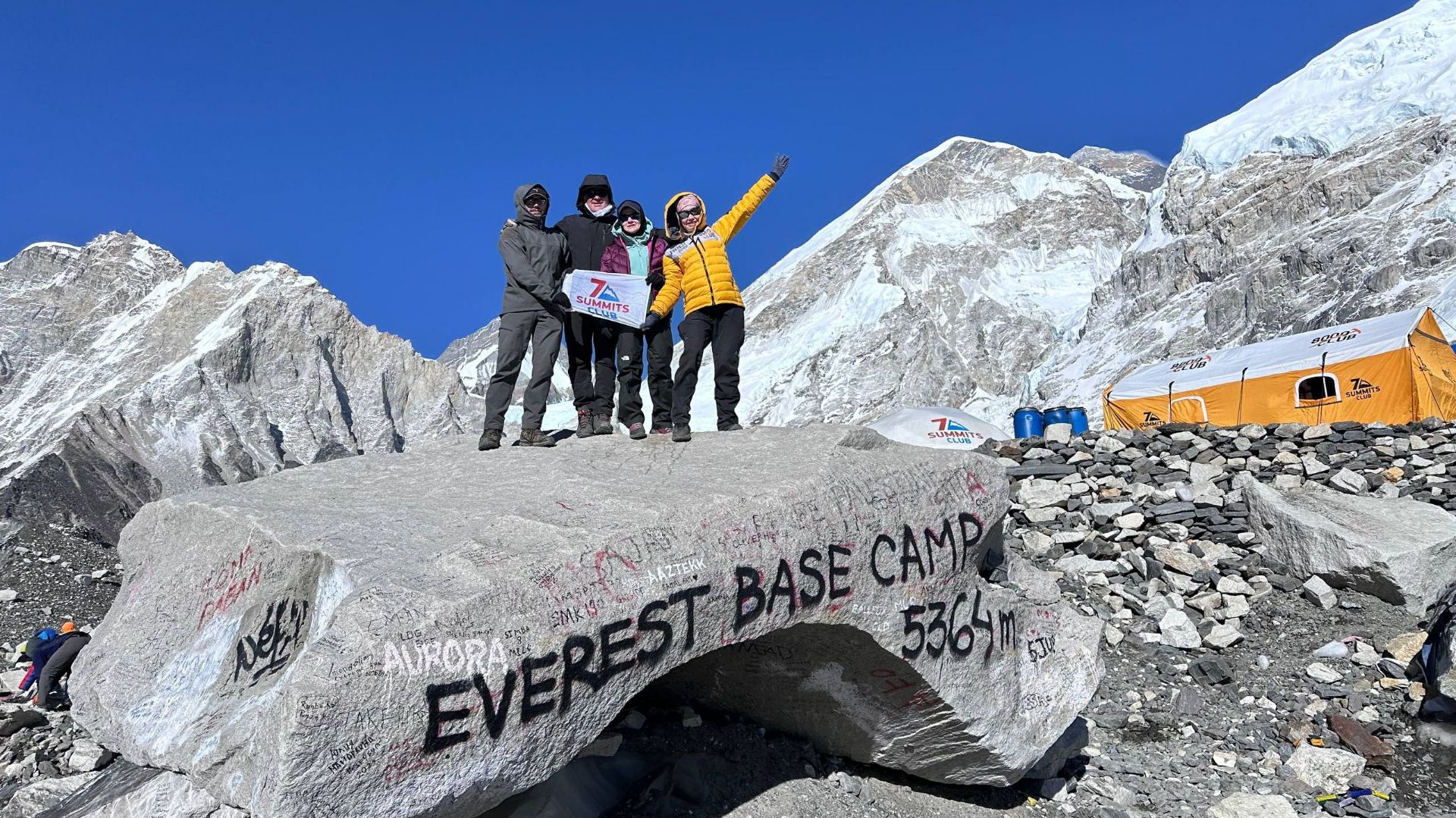 Группа Клуба 7 Вершин «ЕтиТим» поднялась в базовый лагерь Эвереста и полюбовалась панорамой