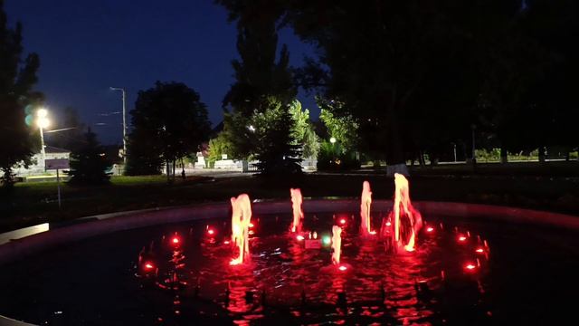 это было летом фонтан с подсветкой в г. Мичуринске