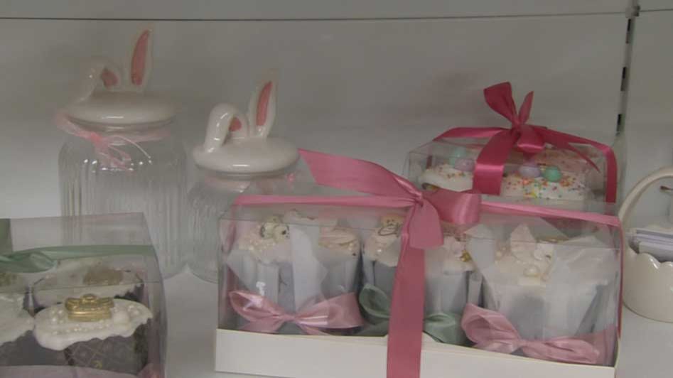 В Сочи перед Пасхой продают куличи на любой вкус и кошелек