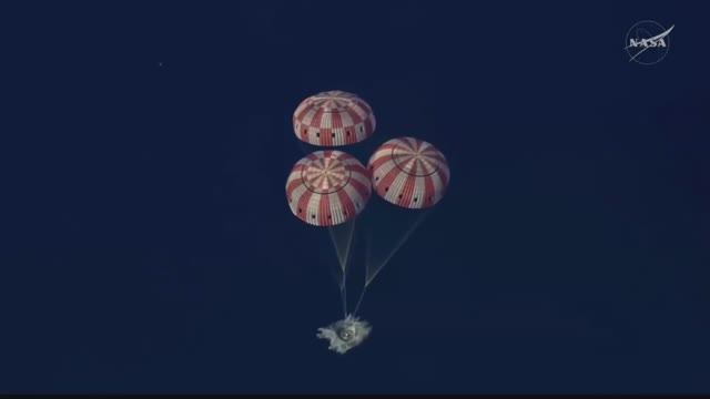 Кадры успешного возвращения экипажа корабля «Орион» (миссия «Артемида-2»), 11.04.2026