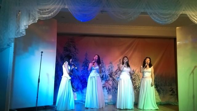 Ансамбль "Туймаада" исполняет песню группы "АВВА"  - Happy New Year