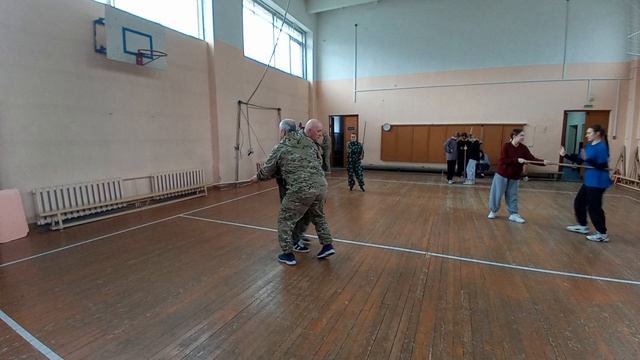 Укол палкой в живот_Работа от противного