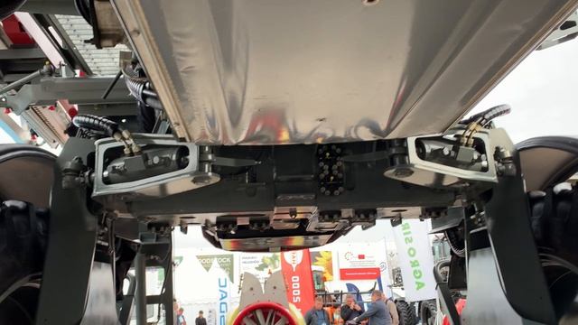 Hardi Alpha evo III 4200 Twin Force - обзор снаружи - насос