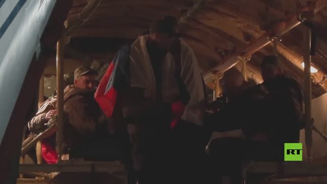 جنود روس يعودون إلى أرض الوطن عقب عملية تبادل أسرى مع أوكرانيا