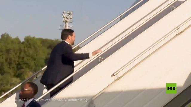 مشاهد لمغادرة فانس باكستان بعد فشل المفاوضات مع إيران