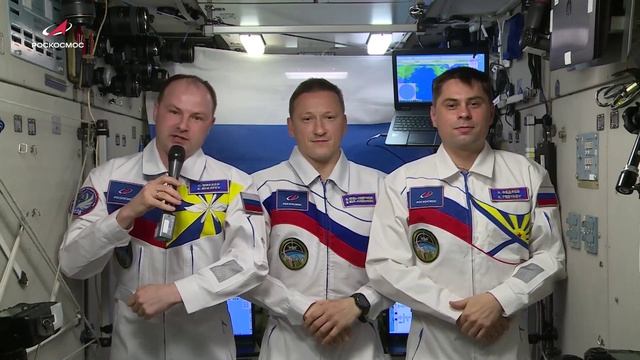 🚀 Космонавты Сергей Кудь-Сверчков, Сергей Микаев и Андрей Федяев поздравили россиян с Днём космонав