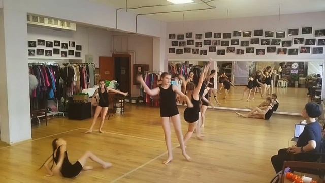 История, конца которо нет. Интро, отрывок