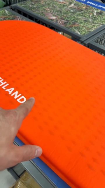 Все равно придется дунуть... Коврик самонадувающийся Northland