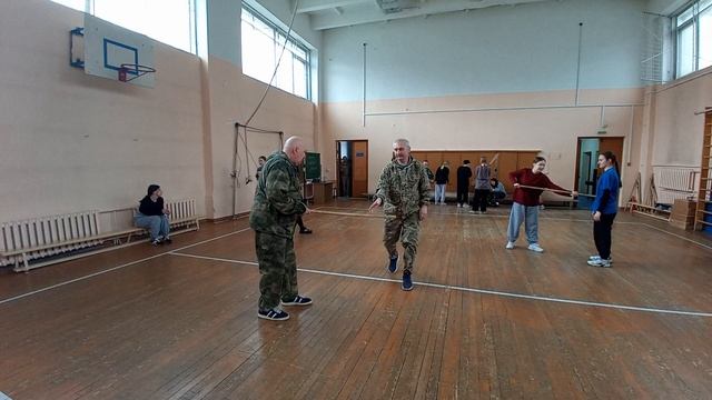 Укол палкой в живот_Защита