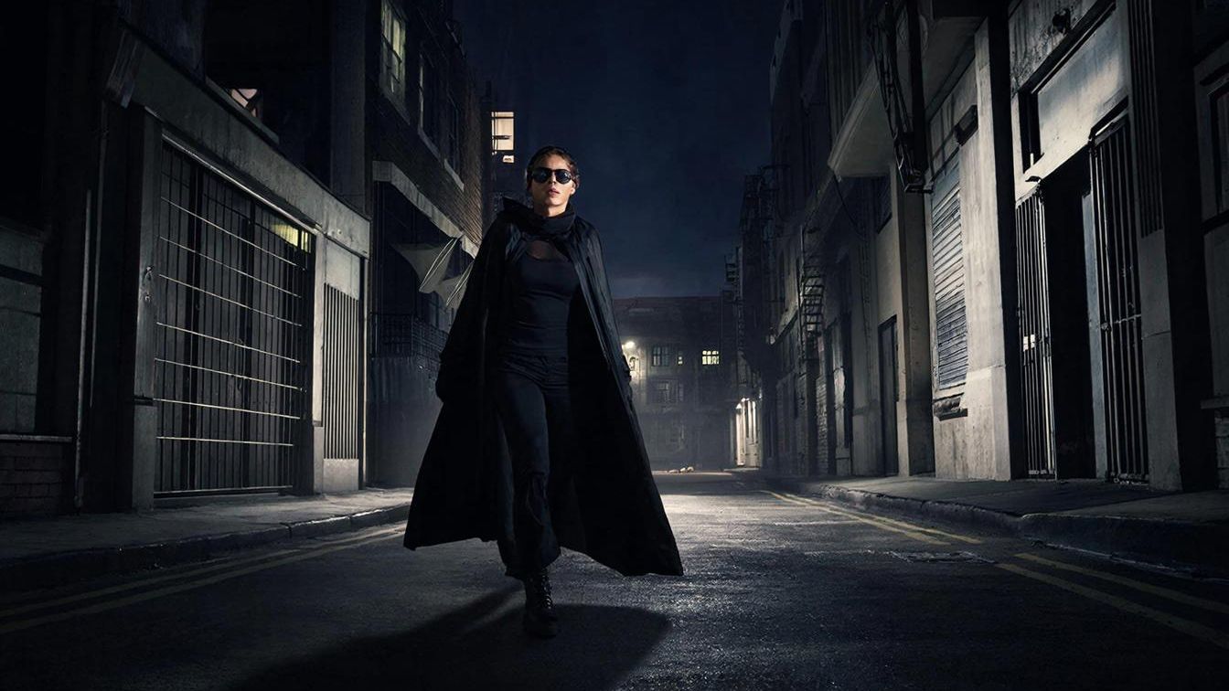 Сейчас сидел бы в камере, хлебал баланду и смотрел на окно в решётку, так что, не хандри...