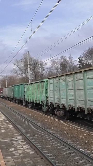 Электровоз ВЛ11-130 (ТЧЭ-1) следует с грузовым поездом № ХХХХ.