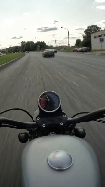 Гоняюсь с автобусом на Harley Davidson Sportster 1200