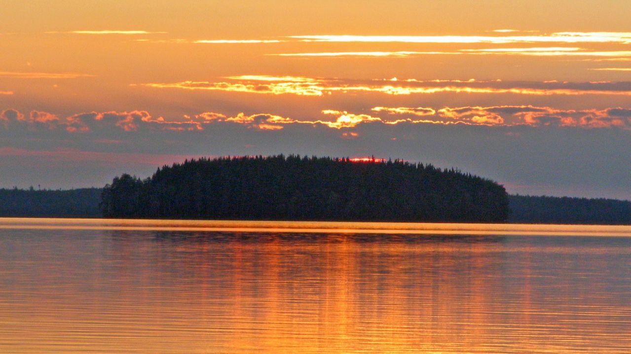С ПАСХОЙ, ПРАВОСЛАВНЫЕ! Клип моей песни «ВСТРЕЧА с ПЕТРОМ» Золотой небесный свет на карельском озере