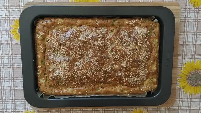 Съедается в один миг! 3 КАРТОШКИ и пучок лука. Очень вкусный ленивый пирог