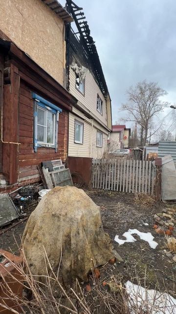 Продается 2-х ком.кв. (1/2 ч.дома) с удобствами на берегу реки в р-е ф-ка Калинина гор. Александров