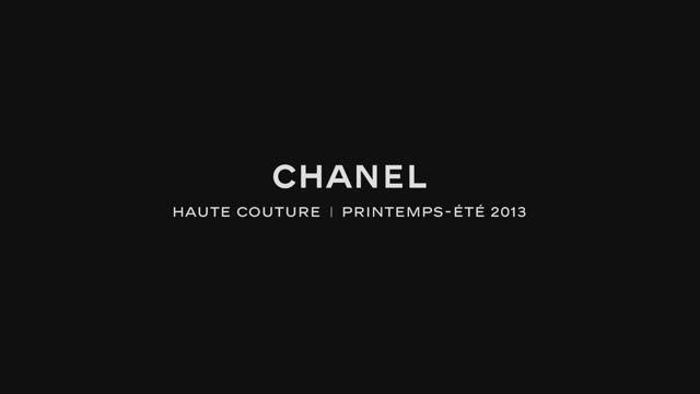 Показ женской коллекции Chanel весна-лето 2013