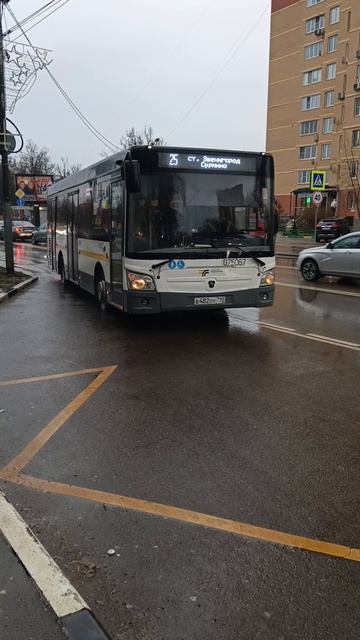 ЛИАЗ 4292.60 НА 25 МАРШРУТЕ ПОДЪЕЗЖАЕТ К ОСТАНОВКЕ КВ. МАЯКОВСКОГО В Г.ЗВЕНИГОРОДЕ.
