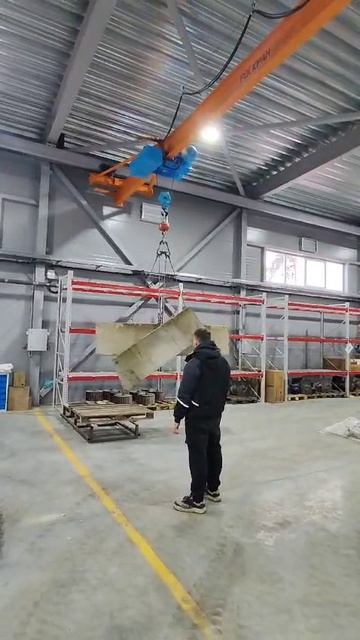 Подвесная кран-балка 3,2 т / 9 м — видео с объекта «Роскран»